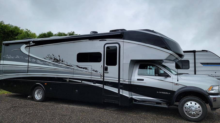 2019 Dynamax Isata 5 36DS for sale in Wilmington, OH | Lazydays